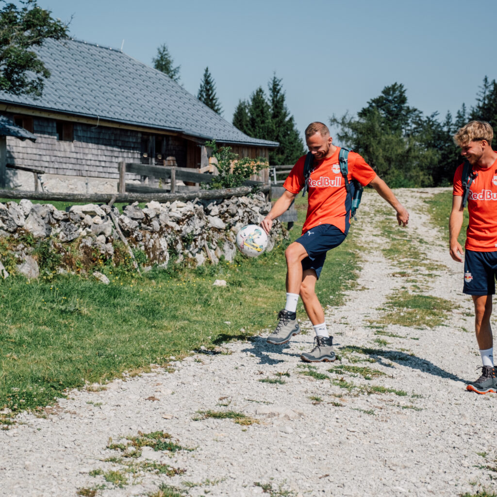 "Hoch die Alm": Produktion mit FC Red Bull Salzburg - SalzburgerLand ...